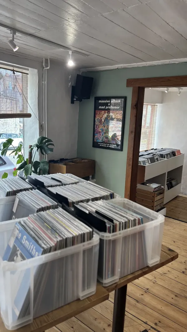 Record Stores near England, United Kingdom | Vinyl World