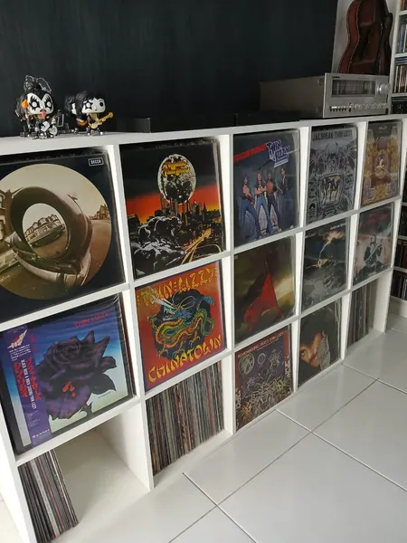 R Vinil e CDs - Store at Largo da Encruzilhada - Mercado da ...