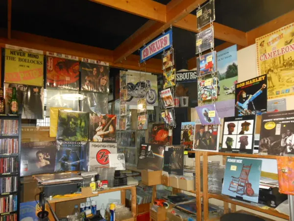 Plage Sonore - Record store at 42 Rue du Casino, Fécamp, FR | Vinyl World