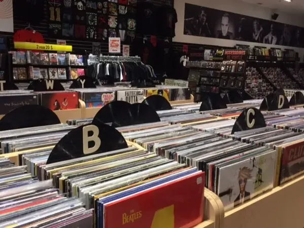 Record Stores near Rivière-du-Loup, Quebec, Canada | Vinyl World