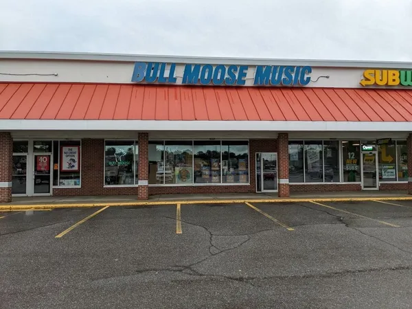 Bull Moose - CD store at 771 Roosevelt Trail, Windham, US | Vinyl World