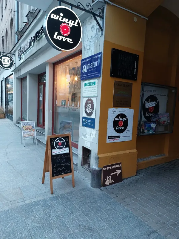 Record Stores near Łódź, Województwo łódzkie, Poland | Vinyl World