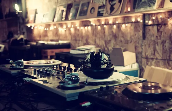 Earth Works Studio - Record store at Buikslotermeerdijk 95, Amsterdam ...