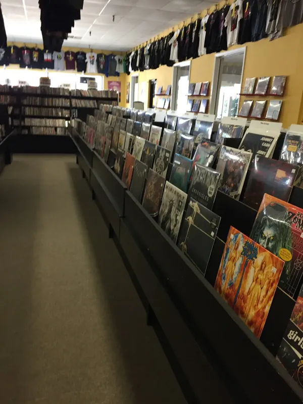 Slackers - Music store at 18 S County Center Way #371, St. Louis, US ...