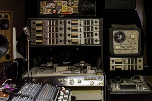 Earth Works Studio - Record store at Buikslotermeerdijk 95, Amsterdam ...