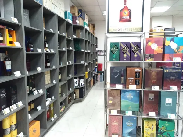 綺麗視聽企業社 唱片 黑膠 顏新珍商行 餅乾酒類禮盒批發零售 - Record store at No. 101, Rijin St, TW ...