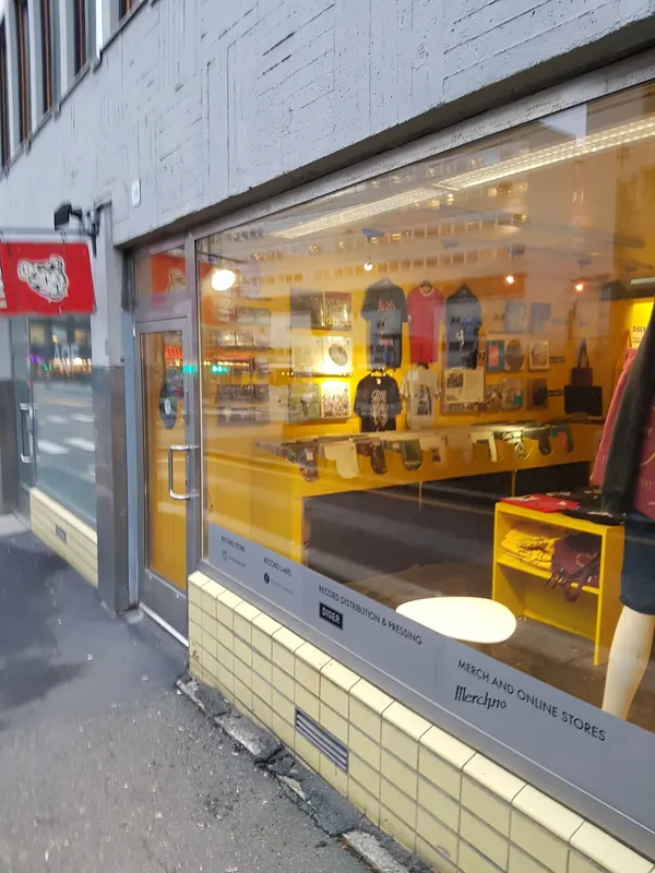 Tiger Safari AS: Platebutikken Tiger - Record store at Bernt Ankers ...