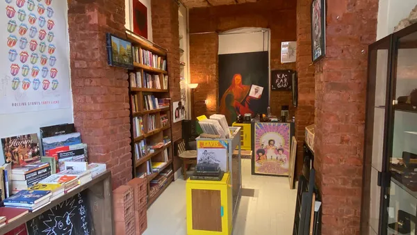 Karargah Dükkan - Second hand store at Kuloğlu Mahallesi, Ağa Hamamı ...