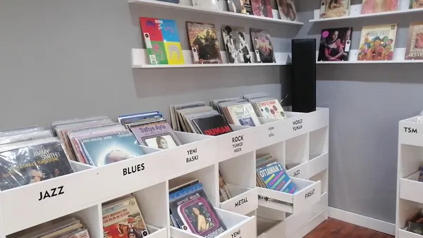 Kadıköy Plak Kulübü - Record store at Caferağa, Caferağa, Kadıköy İş ...