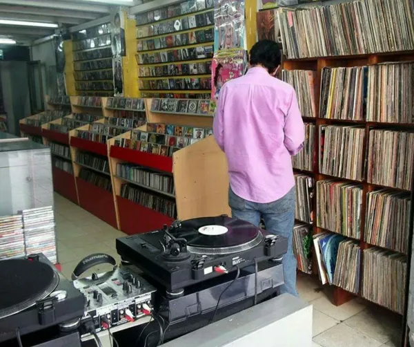 Record Stores near Guayas, Ecuador | Vinyl World